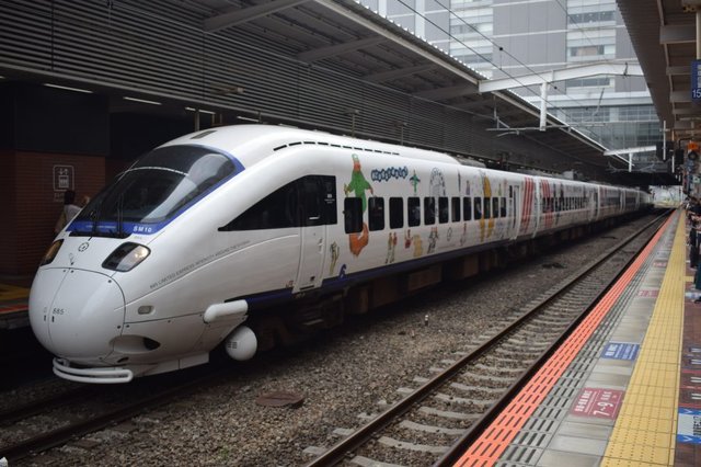 JR九州＞885系ラッピング車: 鉄道の旅・情報館